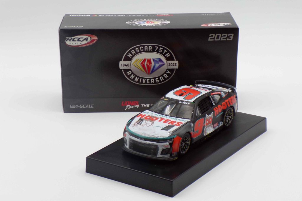 Chase Elliott 2023 Hooters Chicago Raced Version 1:24 Elite Nascar Diecast