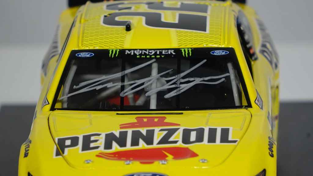 Joey Logano Autographed 2019 Pennzoil 1:24 Nascar Diecast